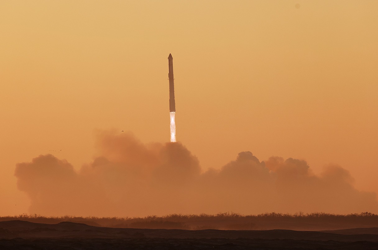 SpaceX’s groundbreaking megarocket, Starship, successfully reaches ...